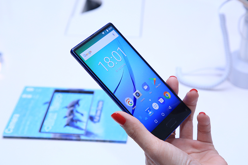 វត្តមានរបស់ស្មាតហ្វូន Singtech ម៉ូដែលថ្មី ដែលត្រូវបានដាក់សម្ពោធជាផ្លូវការ កាលពីល្ងាចមិញនេះ ...